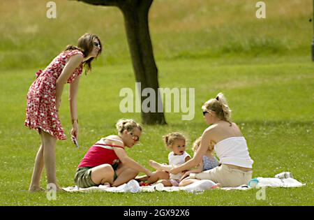 Jools Oliver pictured relaxing on Primrose Hill with friends and her ...