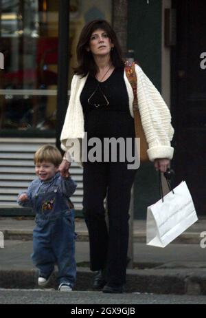 Pregnant Emma Freud taking a stroll in London Stock Photo - Alamy