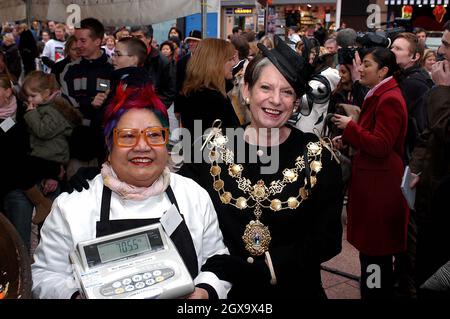 Top oriental chef Nancy Lam set the world record for the 'World's ...