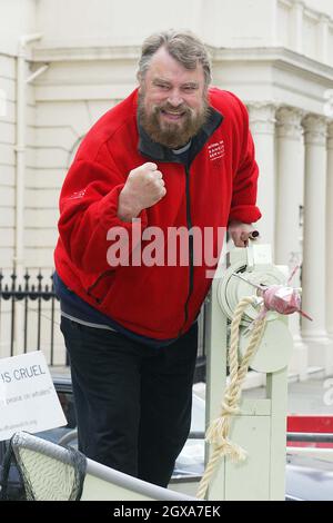 Brian Blessed pose beside lifesize replica harpoon mounted on a ...