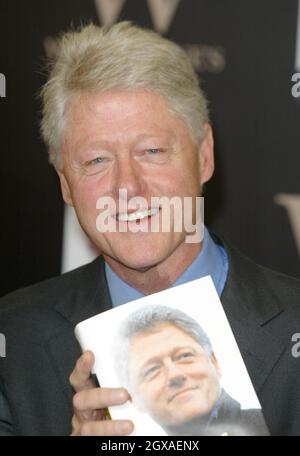 Bill Clinton on a book tour promoting his autobiography My Life at ...