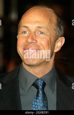 Peter Chelsom arriving at the film premiere "shall we dance" at ...