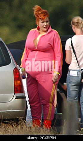 Fiona Allen Filming 'Flat Slags' in Bedfordshire Stock Photo - Alamy