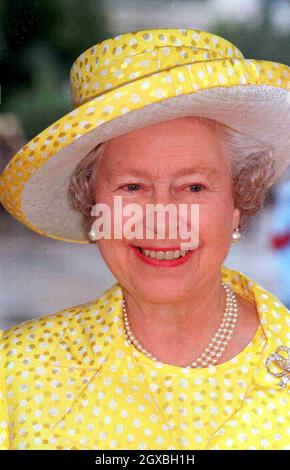 The Queen on her official visit to Pakistan Stock Photo - Alamy