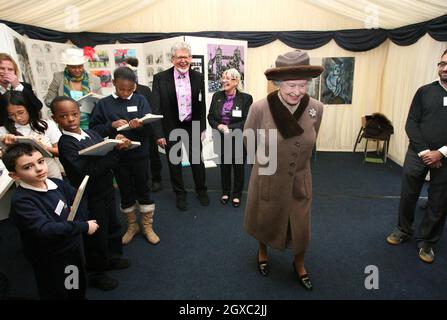 Rolf Harris and Queen Elizabeth II and kylie Minogue Backstage at the ...