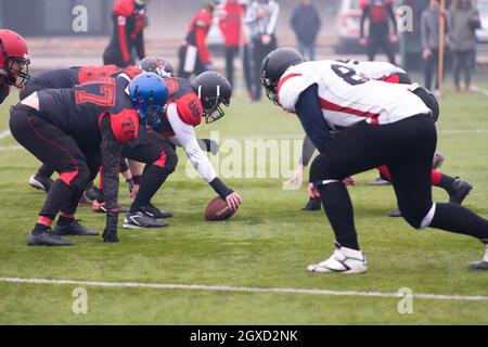 professional american football players ready to start Stock Photo - Alamy