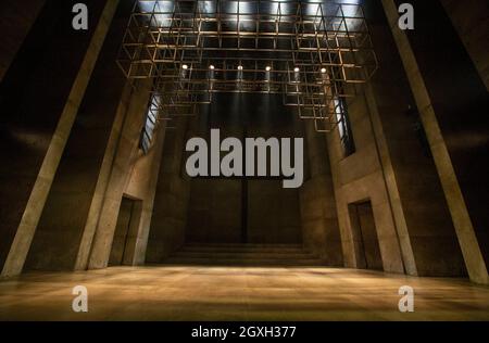 set design for THE MIRROR AND THE LIGHT at the Gielgud Theatre, London ...
