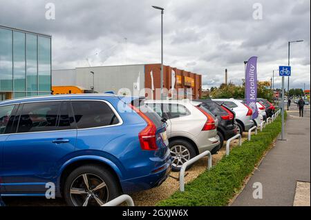 Slough, Berkshire, UK. 5th October, 2021. The Fiat car dealership on ...