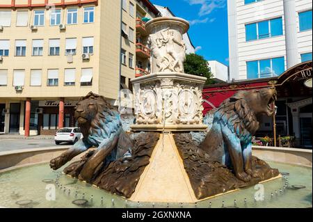 City Center, Lion statue fountain, Skopje, Macedonia Stock Photo - Alamy