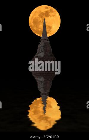 Super moon yellow and shadows in the water and bokeh Stock Photo - Alamy