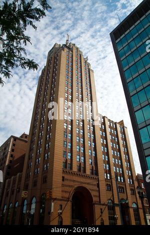 Tall glass business building in an urban city Stock Photo - Alamy