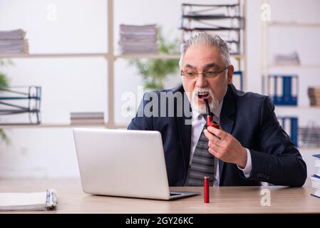 Old businessman employee smoking pipe at workplace Stock Photo - Alamy