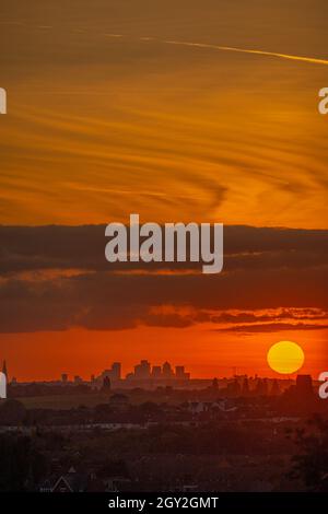 London skyline at sunset from windmill hill Gravesend at sunset Stock ...