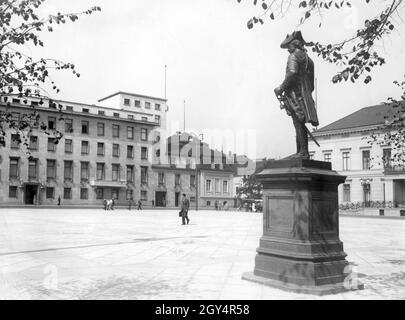 The photograph shows Wilhelmplatz in Berlin-Mitte on 24 July 1936. The ...