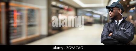 Mall Or Retail Store Security Guard Officer Stock Photo - Alamy