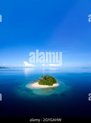 Unnamed, uninhabited island off Santa Isabel, Solomon Islands Stock ...