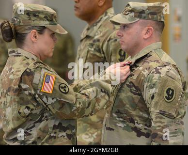 U.S. Army Col. Heather Reuter, the incoming commander of 2nd Brigade (Initial Entry Training ...