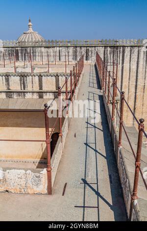 Roof of Badal Mahal palace at Kumbhalgarh fortress, Rajasthan state ...