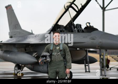 Okla. Army National Guard Recruiter, Staff Sgt. James Kimball climbs ...