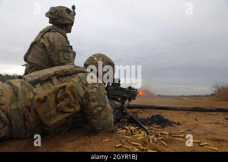 A machine gun platoon from the 1st Battalion Parachute Regiment fire ...