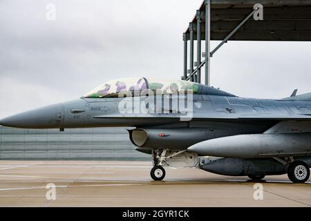 Okla. Army National Guard Recruiter, Staff Sgt. James Kimball climbs ...
