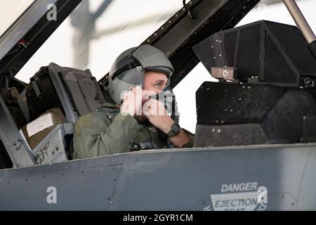 Okla. Army National Guard Recruiter, Staff Sgt. James Kimball climbs ...