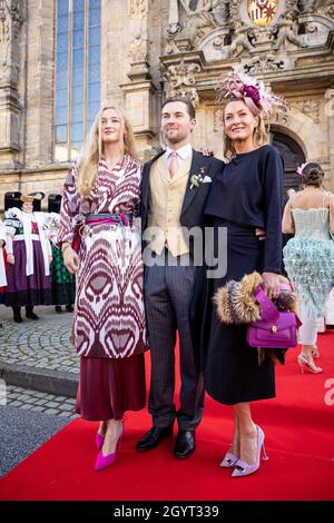 (dpa) - Lilly, princess of Schaumburg-Lippe (L) smiles as she arrives ...