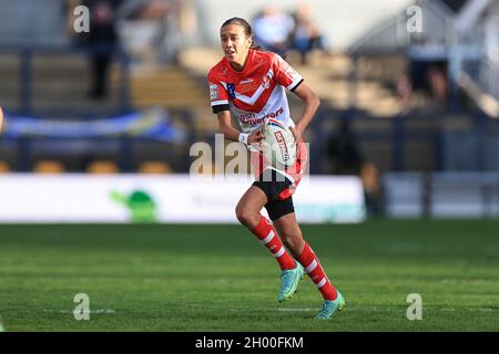 Zoe Harris #6 of St. Helens breaks past Sophie Robinson #2 of Leeds ...