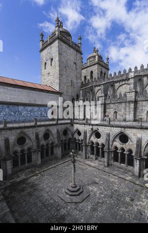 A vertical shot of Porto cathedral Stock Photo - Alamy