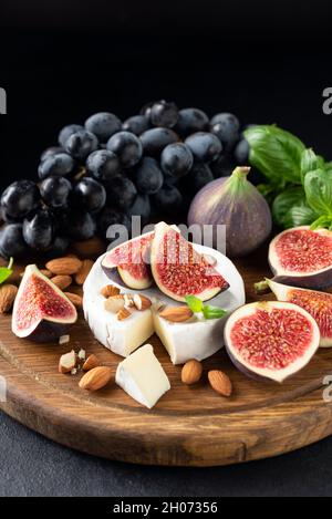 Soft camembert cheese appetizer over board Stock Photo - Alamy