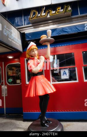 Ellen's Stardust Diner, famous for its singing waiting staff, Broadway ...