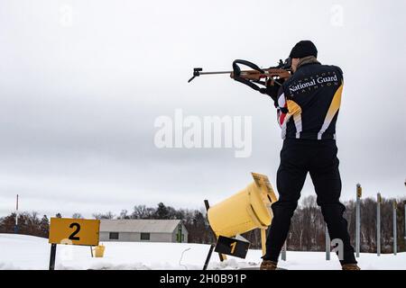 Minnesota National Guard CW4 Derek Lindberg performs an "American Test ...