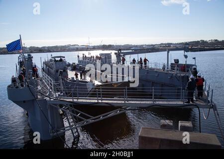 NORFOLK, Va. (Jan. 19, 2021) Landing Craft Utility (LCU) 1654 maneuvers ...