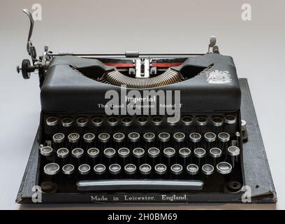 Imperial The Good Companion Model T portable typewriter, 1941 vintage ...