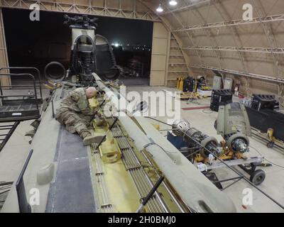 U.S. Soldiers with Bravo Company, 628th Aviation Support Battalion ...