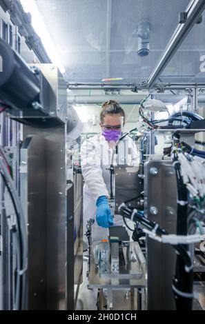 How lithium-ion battery cells work when charging and discharging Stock ...