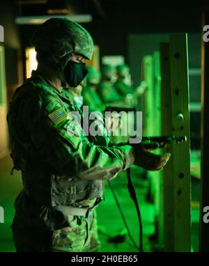 Army Reserve Soldiers with the 811th Hospital Center, 139th Medical ...