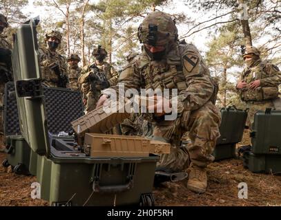 U.S. Soldiers assigned to "Wild Bill" Platoon, Headquarters and ...