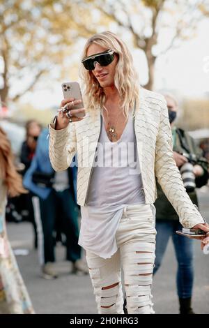 Street style, Tyrone Dylan arriving at Giambattista Valli Fall-Winter ...