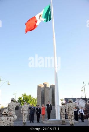 Soldiers of Mexico. Ceremony or tribute of the flag in the government ...