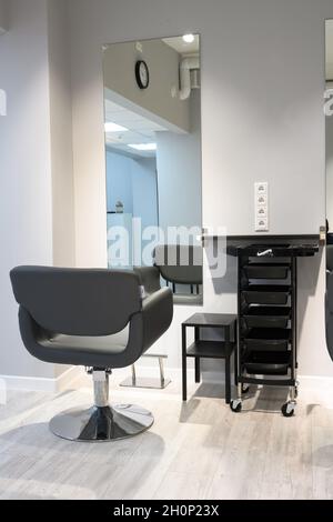 Inside empty hair salon Stock Photo - Alamy