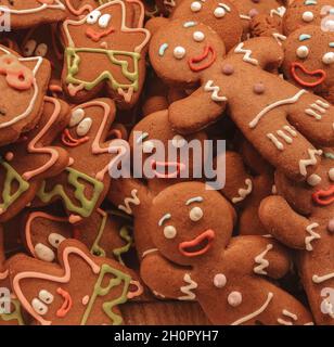 Starfish shape gingerbread cookie on black background Stock Photo - Alamy