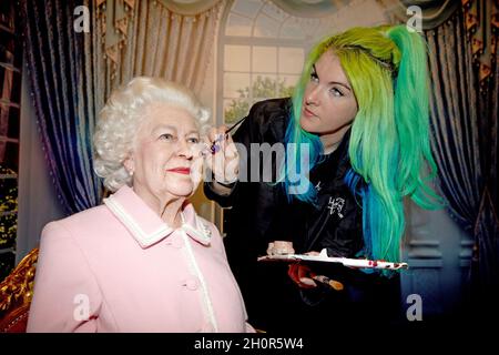 Emma Meehan puts the finishing touches to a wax figure of Queen ...