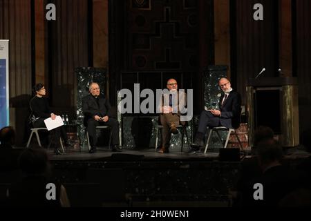 Esther Hirsch, Kantorin in der Synagoge Sukkat Schalom in Berlin bei ...