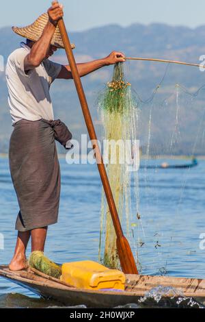 INLE, MYANMAR - NOVEMBER 26, 2016: Loacal man on a boat at Inle lake ...
