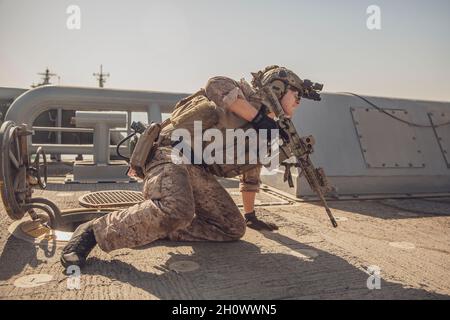 Fleet ocean tug USNS CATAWBA (T-ATF-168 Stock Photo - Alamy