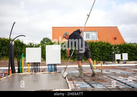 Worker preparing foundations Stock Photo - Alamy