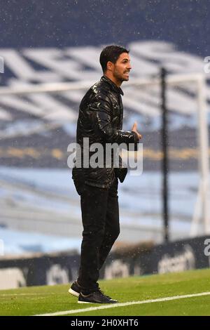 Arsenal manager Mikel Arteta reacts on the touchline after a potential ...