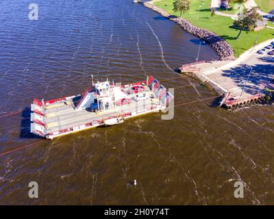The Merrimac Ferry crosses the Wisconsin River between Merrimac and ...
