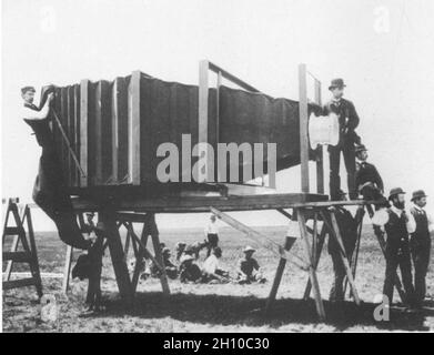 A very large camera designed by George R. Lawrence - 1900 Stock Photo ...